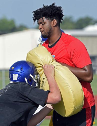 Former U-High lineman Adrian Ealy making big push at East Ascension ...