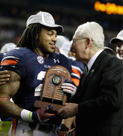 SEC’s Mike Slive says student-athletes shouldn’t be employees, but ...