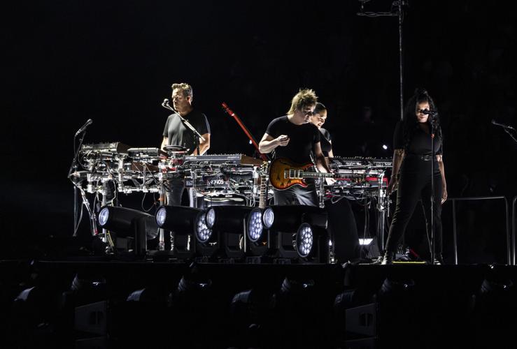 Taylor Swift's 1989 outfit represents New Orleans Mardi Gras | Taylor ...