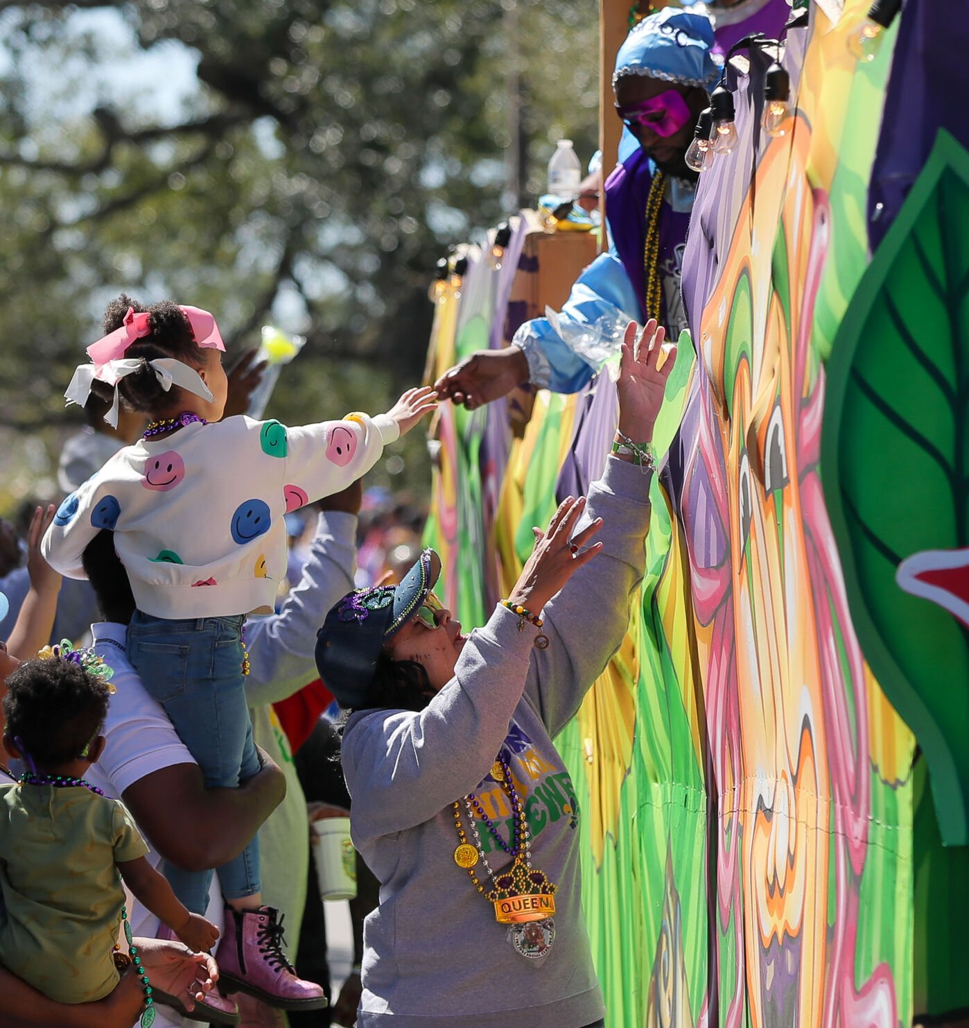 PHOTOS of NOMTOC sharing happiness along the Algiers parade route ...