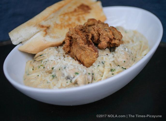 Station 6, a refined Bucktown seafood place, earns 3 beans: restaurant ...