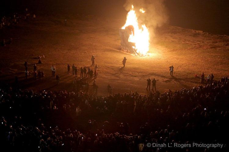 Did you miss the Algiers Bonfire in the gorgeous fog? Watch it burn ...