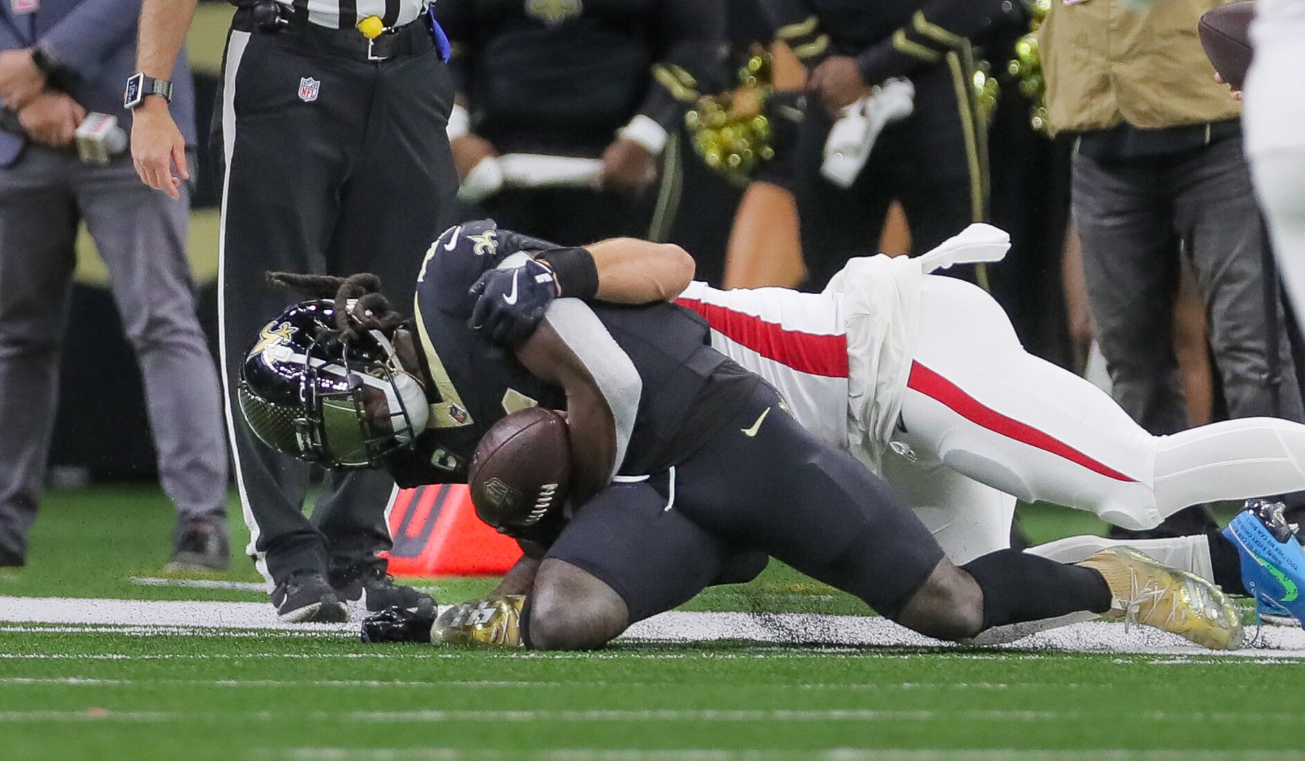 Alvin Kamara's status uncertain after knee injury vs Atlanta | Saints ...