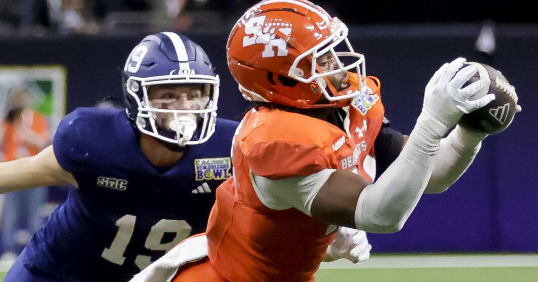 New Orleans Bowl victor wins the turnover battle, trophy | Photos ...