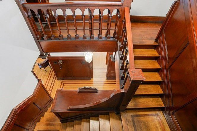 Historic Centanni home, once site of lavish Christmas displays, hits ...