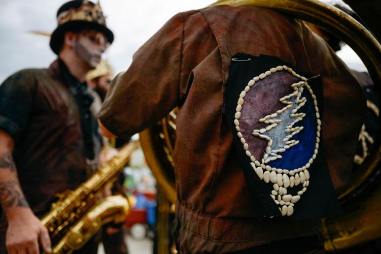 Red Beans Krewe parade founder robbed in car break-in | Crime/Police ...