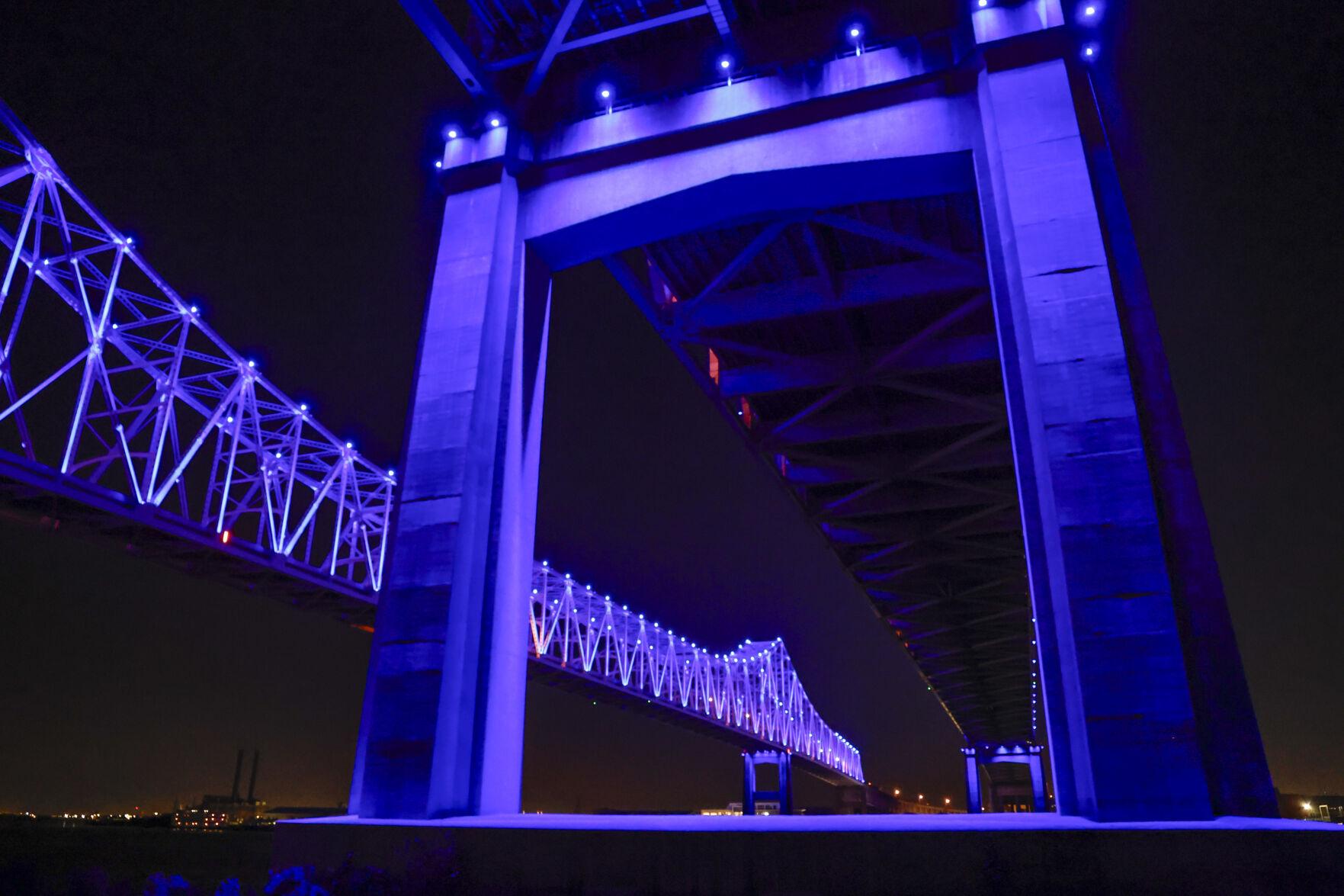 How New Orleans' Mississippi Bridge lights change colors ...