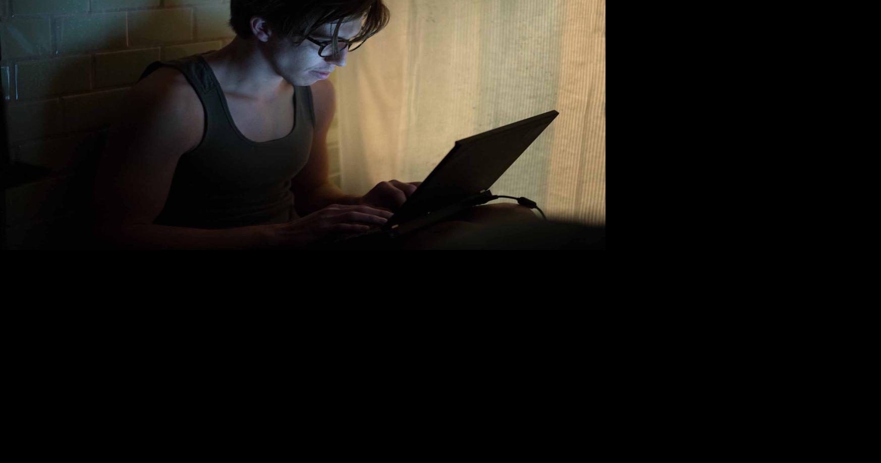 'The Signal' movie review: Smart sci-fi drama feels like an 'Outer ...