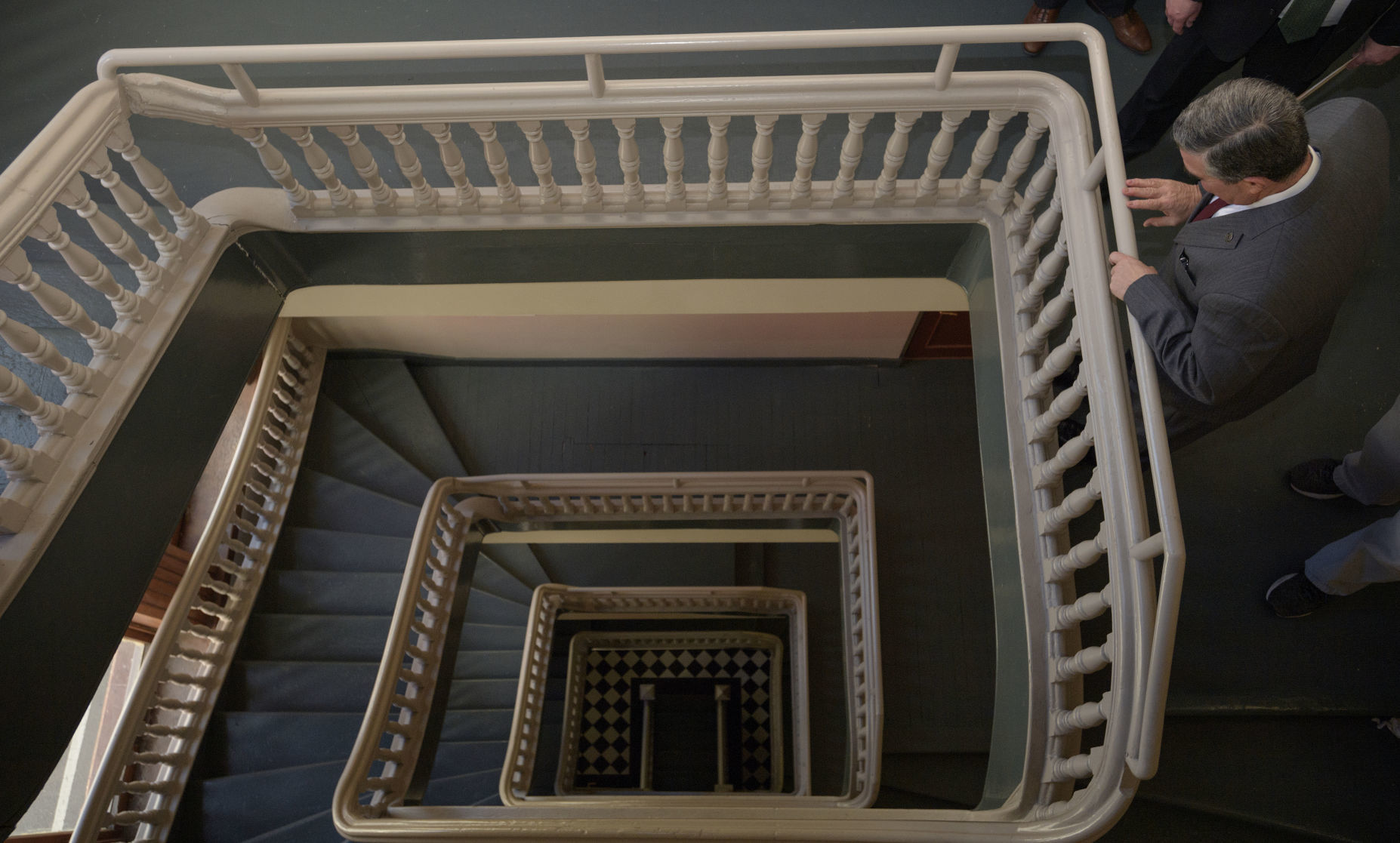 New Orleans Whitney Bank building hotel plans back on track | Business ...