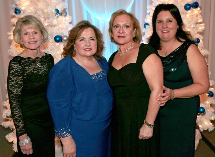 Nell Nolan: Ladies Leukemia League, Ballo di Natale, Patio Planters ...