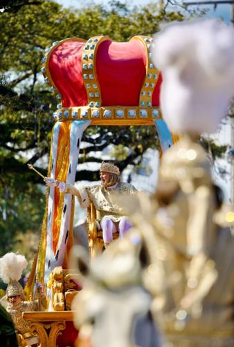See photos, video from Mardi Gras day in New Orleans LA | Mardi Gras ...