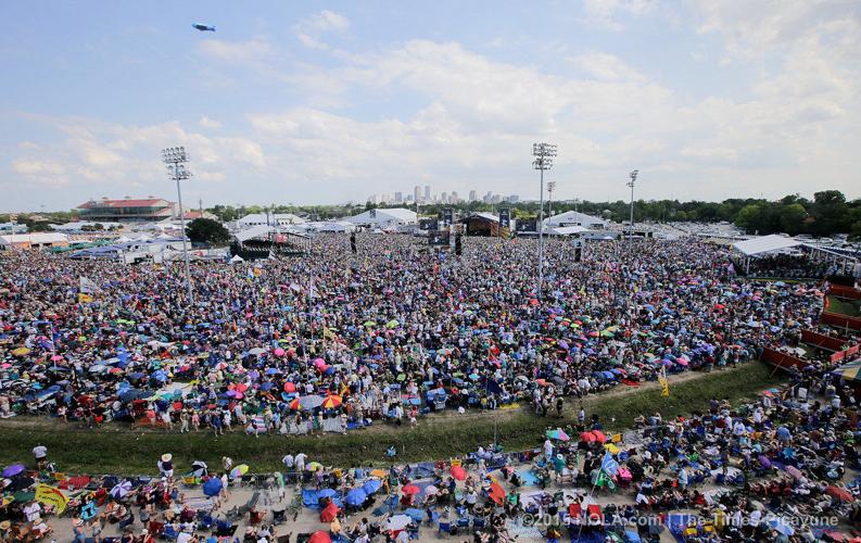 Elton John dazzled an enormous crowd at the 2015 New Orleans Jazz Fest ...
