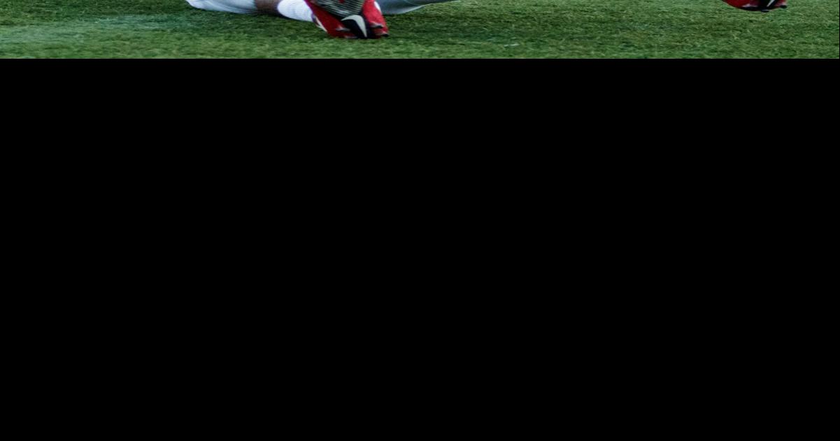 Tyrone Legette's 2 TDs, Curtis defense paves way in 27-18 victory over ...