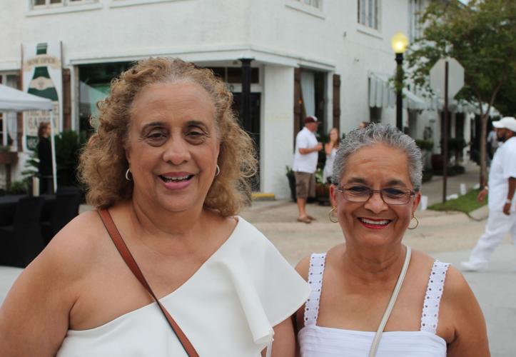 Stepping out in white linen and looking for lagniappe in Olde Towne ...