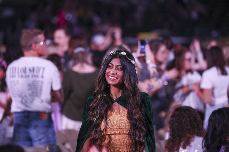 Taylor Swift's 1989 outfit represents New Orleans Mardi Gras | Taylor ...