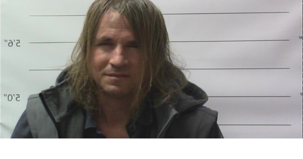 Former model, actor Dean Kelly jailed on probation violation | Crime ...