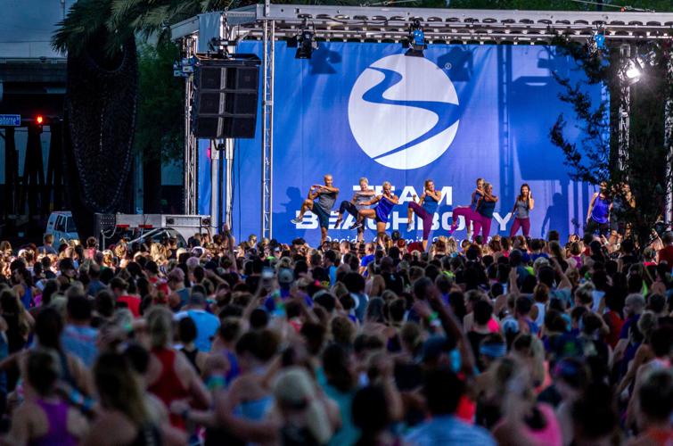 Photos: Rise & grind: 20,000 get active at the Mercedes-Benz Superdome ...