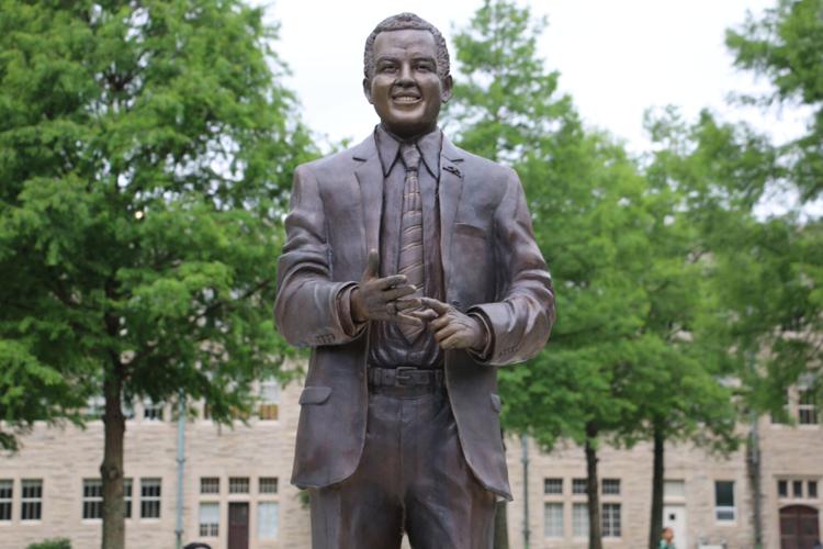Magic Johnson gives $500K to Xavier to honor Norman Francis | Education ...