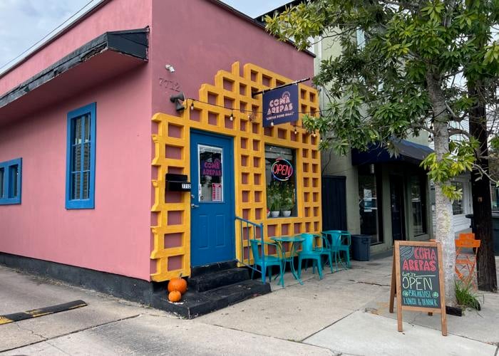 Lakeview Harbor on Oak burger spot opens in former Mucho Mas | Where ...