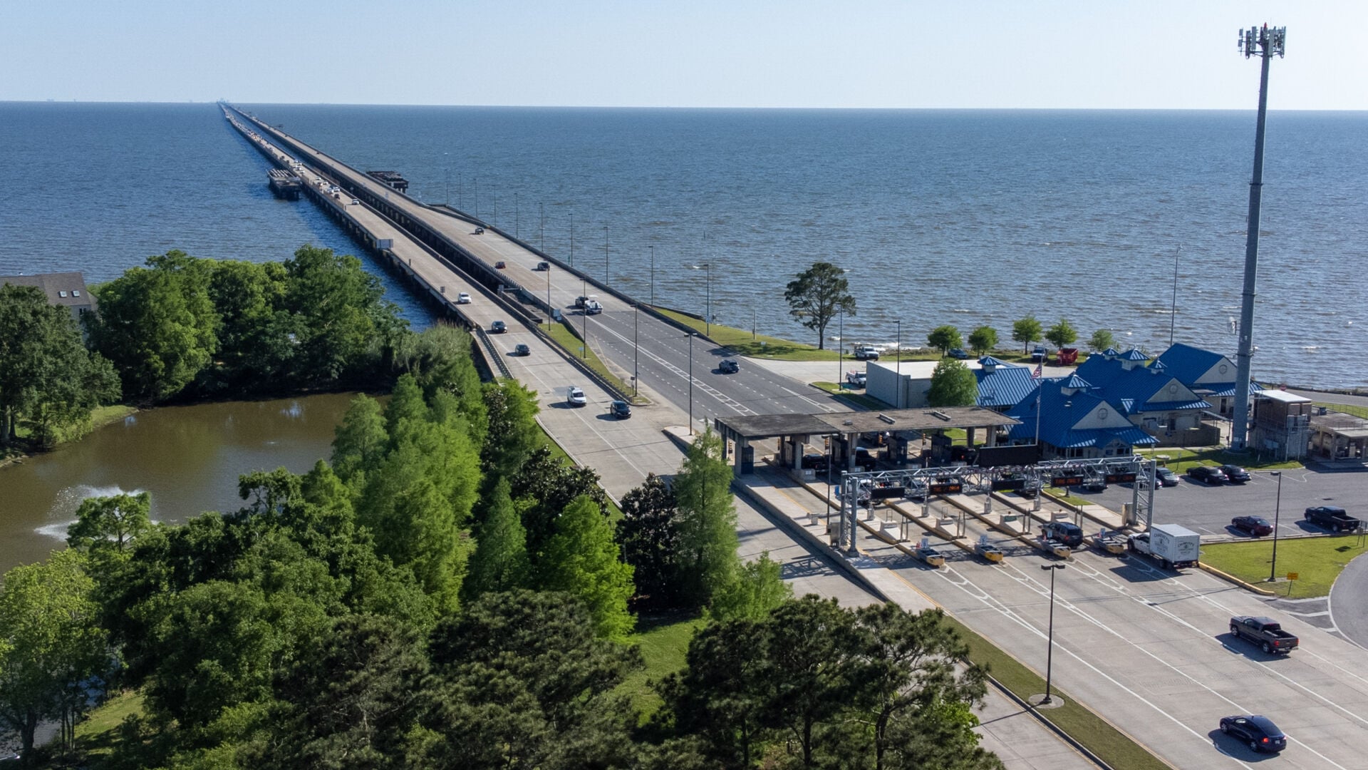 Lake Pontchartrain Causeway adding 3rd toll tag-only lane | One Tammany ...