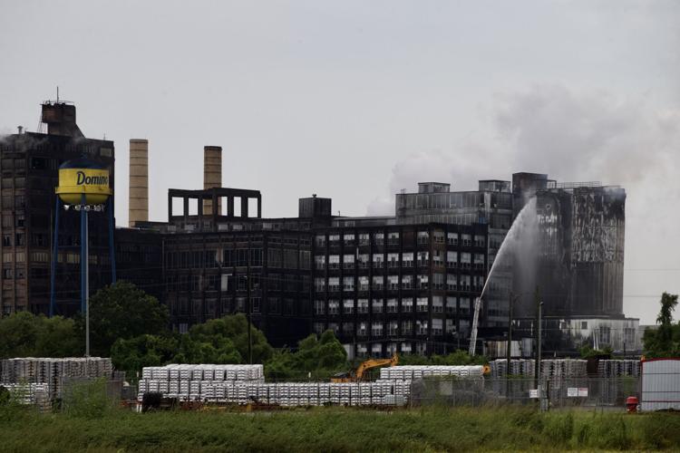 Domino Sugar Refinery in Arabi catches fire; at least 300 employees ...