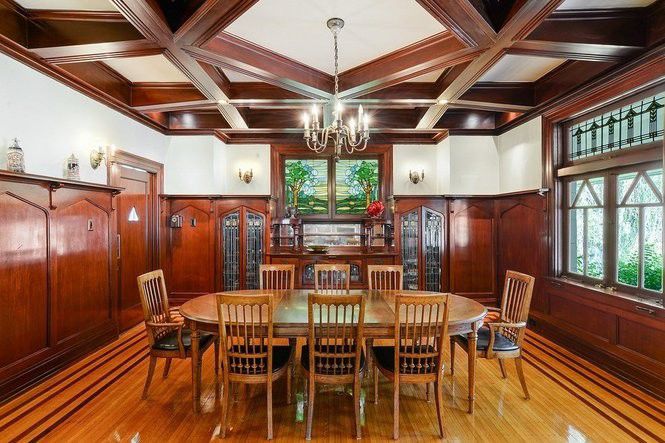 Historic Centanni home, once site of lavish Christmas displays, hits ...