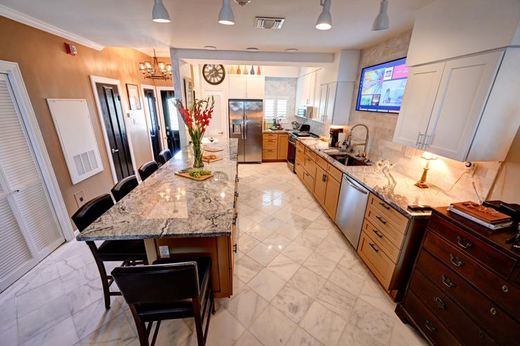 Tour Mark Romig's lakefront condo in New Orleans Louisiana | Home ...