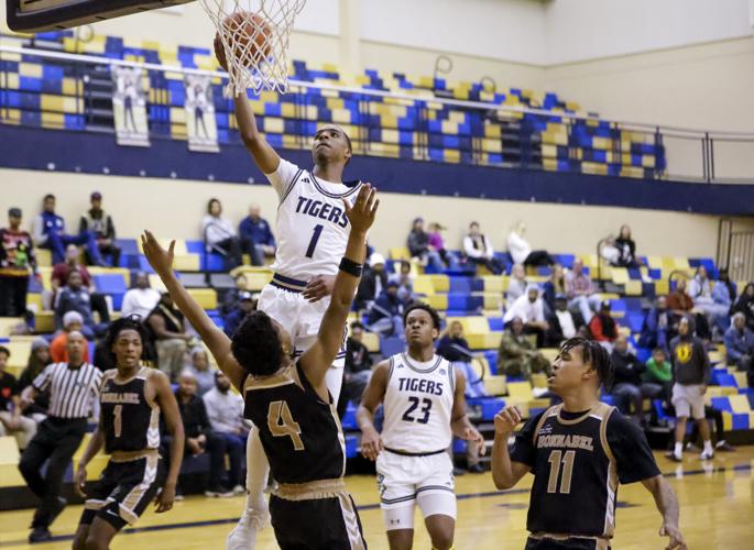 Bonnabel boys handle Holy Cross in basketball | Prep Sports | nola.com