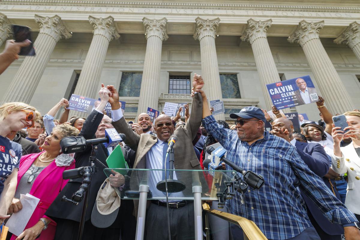Calvin Duncan takes oath for criminal clerk seat under siege | Courts ...