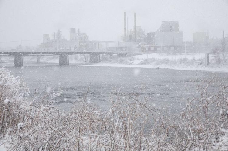 Week of heavy snow wallops Midwest, could relieve drought | Environment ...