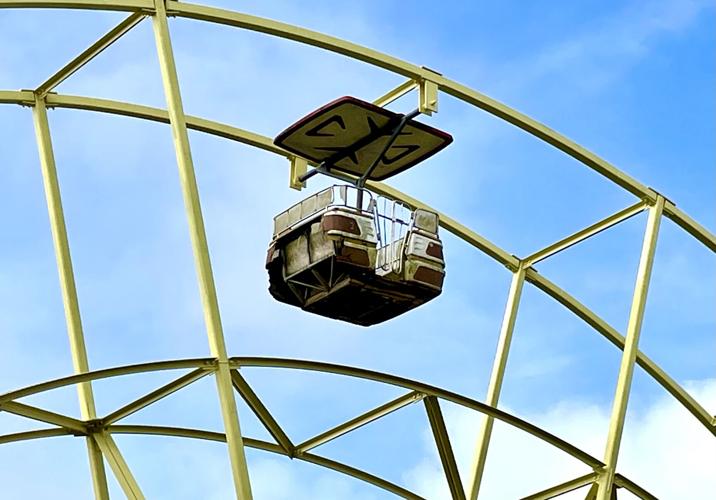 4-story monument to Six Flags amusement park rises in New Orleans East ...