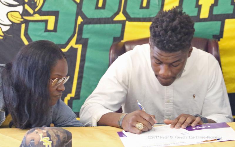 Damone Clark hopes to be 'another Devin White' in LSU's defense | Prep ...