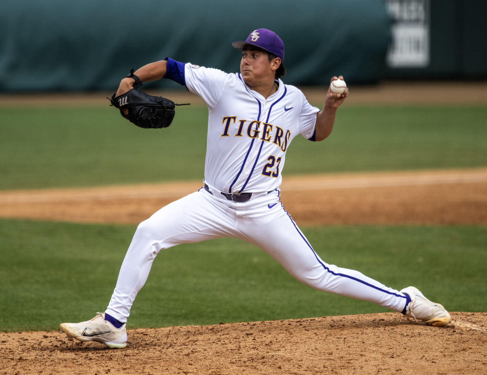 LSU baseball defeats Ole Miss despite weather delay | LSU | nola.com