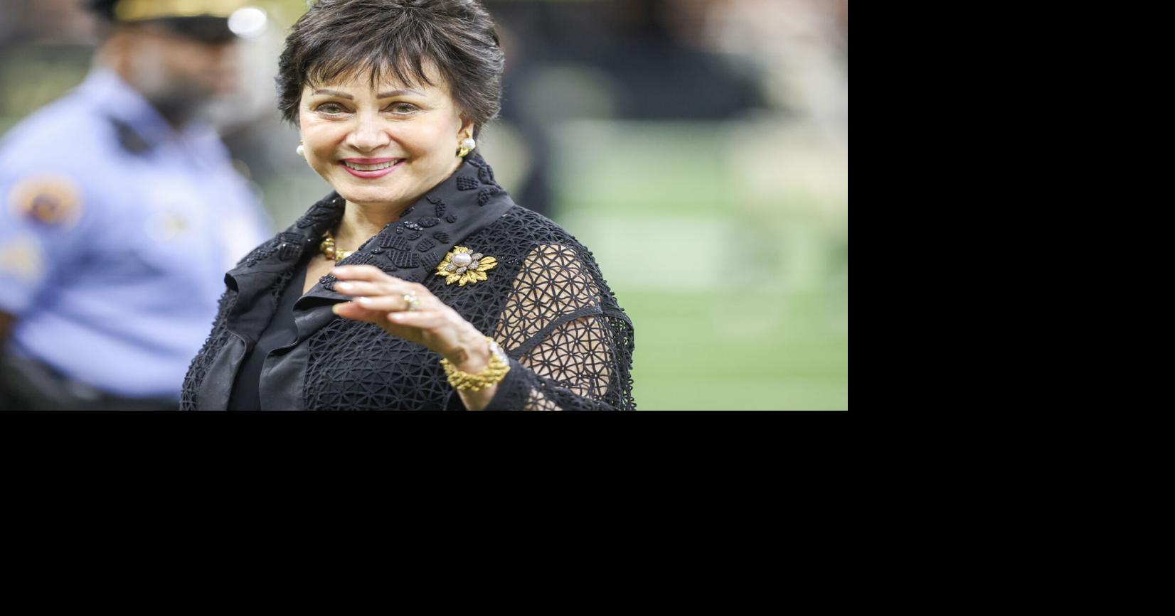 Saints fan takes off wig, asks Gayle Benson to autograph it | Saints ...