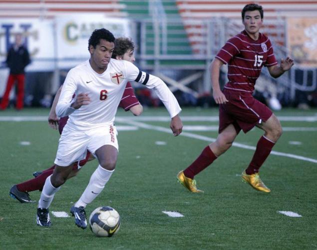 Miles Francis plays through injury, leads Brother Martin by Destrehan ...