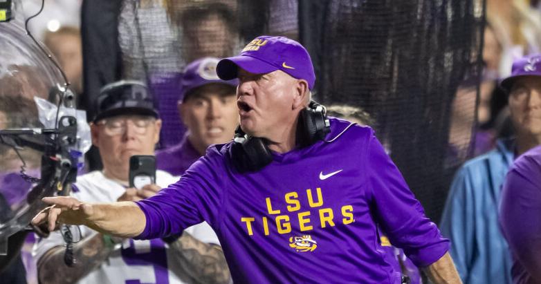 LSU fans chant 'Fire Kelly' during blowout loss to Texas A&M | Football ...