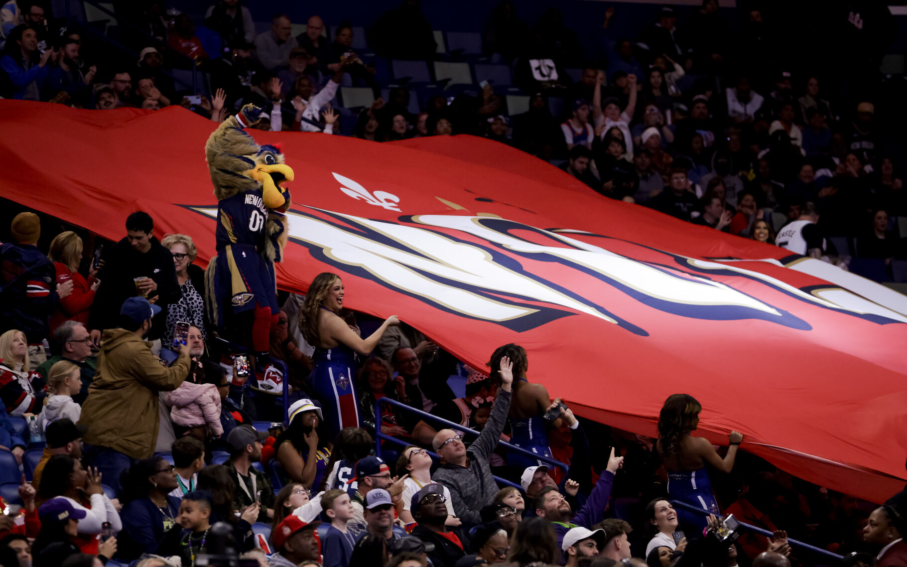 New Orleans baby viral for dominating Pelicans crawl race | Pelicans | nola.com