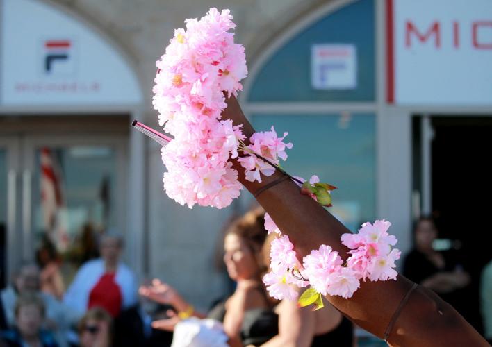 2017 shoe parade brings Krispy Kreme, showgirls and Coca-Cola to ...