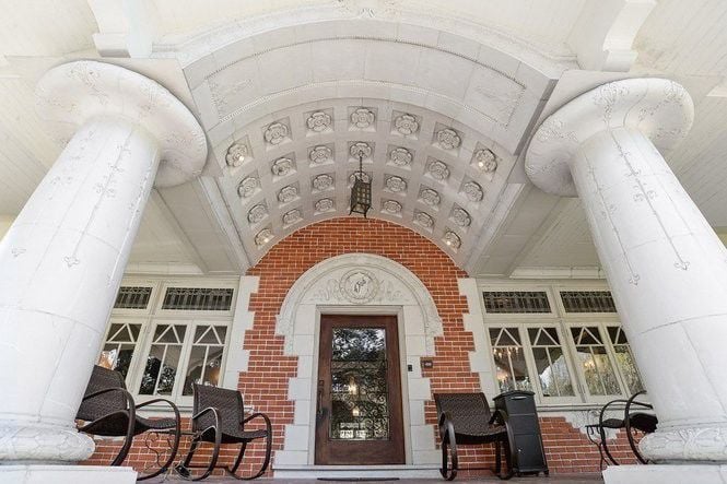 Historic Centanni home, once site of lavish Christmas displays, hits ...