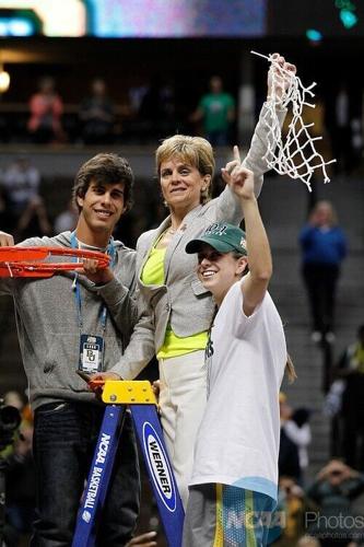 March Madness runs in family for Mulkey LSU basketball coach ...