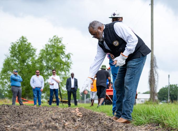 Troy Carter meets with farmers in Vacherie amid USDA cuts | Local ...