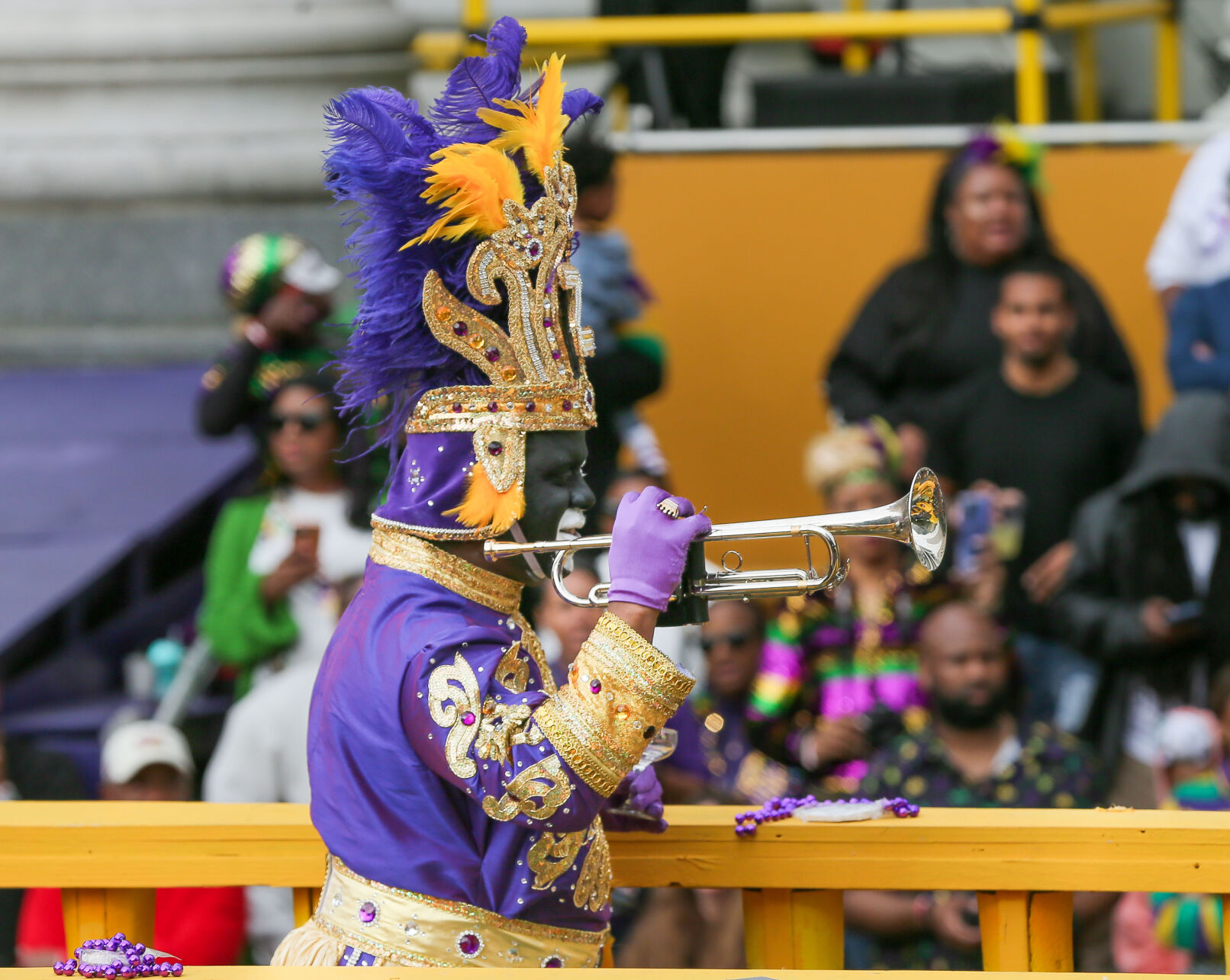 Easy breezy: Mardi Gras revelers celebrate despite weather | Mardigras ...