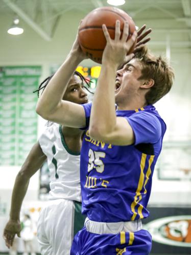 St. Paul's grabs 18-point lead then holds off Slidell in 6-5A opener ...