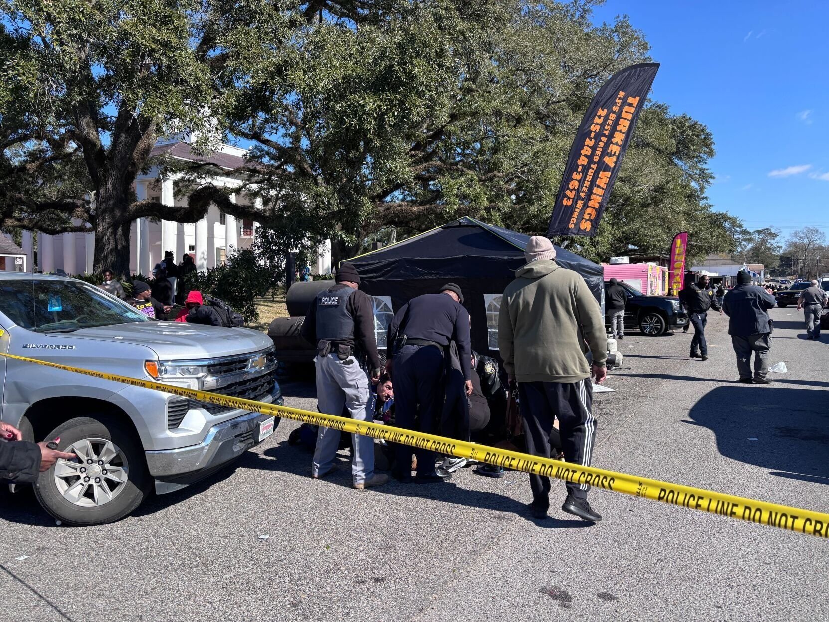 Three people shot at Clinton Mardi Gras parade | Crime/Police | nola.com