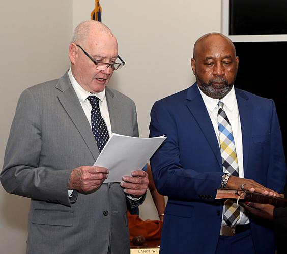 Mayor Lance Willie, Folsom Board of Aldermen take oaths of office | St ...