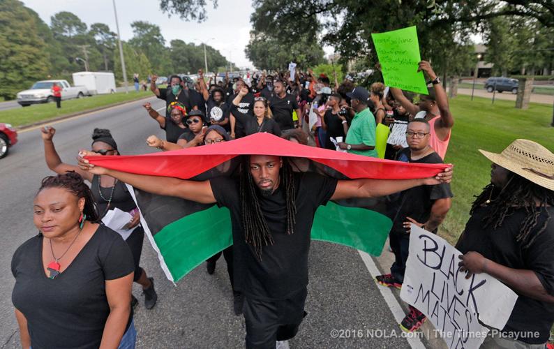 Alton Sterling shooting protests resume in Baton Rouge | Crime/Police ...
