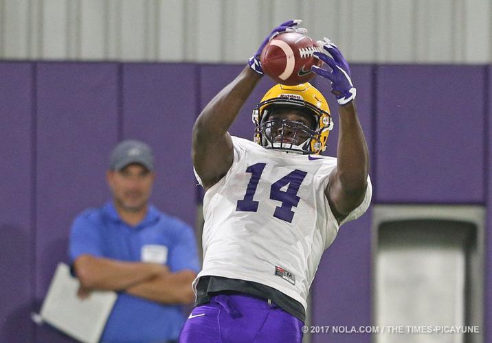 LSU freshmen still in running to start at right guard, linebacker ...