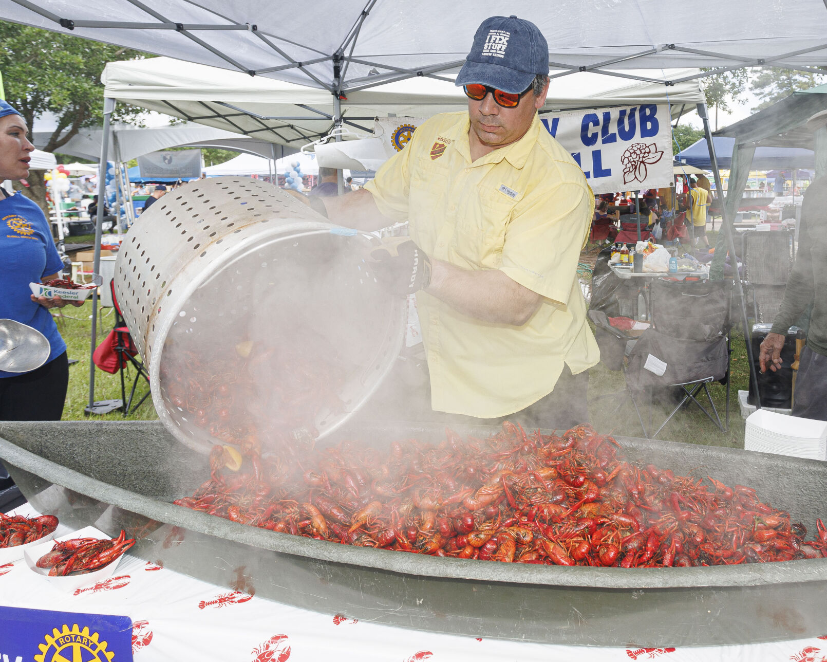 Serving 'em hot at the Hospice House Crawfish Cook-Off | One Tammany ...