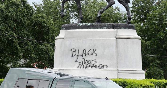 Photos: Statue of Confederate Gen. P.G.T. Beauregard in New Orleans ...