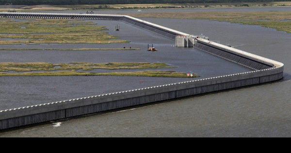 East bank levee authority to consider asking Corps to study raising ...